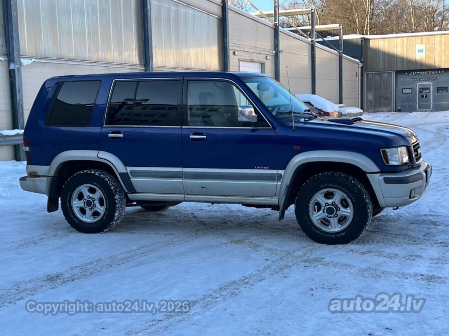 Blue Isuzu Trooper 1998 in Narva, with an engine capacity of 3.00 L and mileage of 240 thousand km for 1999 €, photo 7 on AUTOMOTO.COM.LV