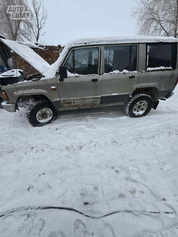 Isuzu Trooper 1992 in Pasvalys, with an engine capacity of 2.80 L and mileage of 500 thousand km for 500 €, photo 4 on AUTOMOTO.COM.LV