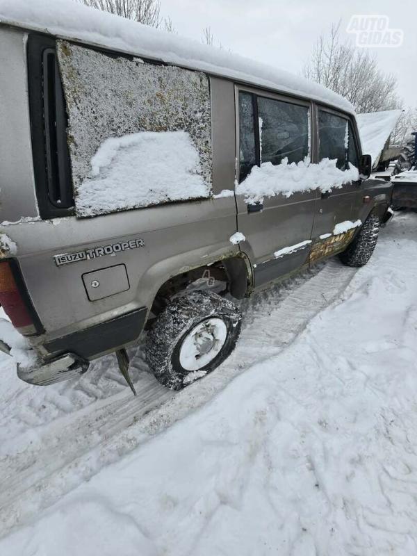 Isuzu Trooper 1992 in Pasvalys, with an engine capacity of 2.80 L and mileage of 500 thousand km for 500 €, photo 5 on AUTOMOTO.COM.LV