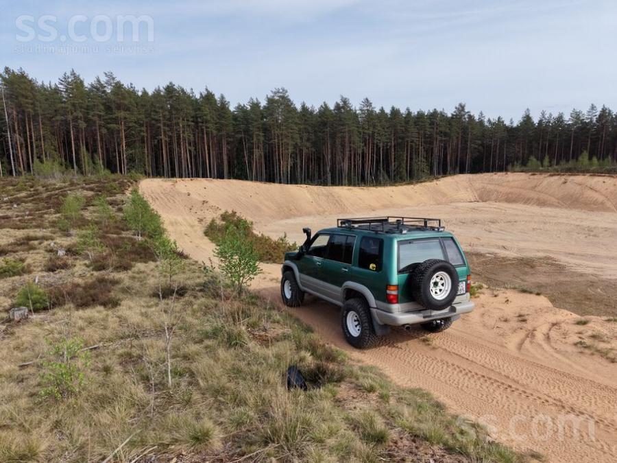 Zaļš Isuzu Trooper 1998 Rīga, ar dzinēja tilpumu 3.50 L un nobraukumu 189 tūkst. km par 5600 €, foto 3 vietnē AUTOMOTO.COM.LV