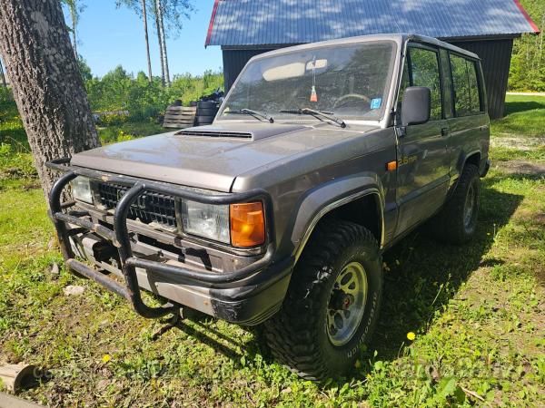 Pelēks Isuzu Trooper 1990 Tallina, ar dzinēja tilpumu 2.60 L un nobraukumu 0 tūkst. km par 2300 €, foto 1 vietnē AUTOMOTO.COM.LV