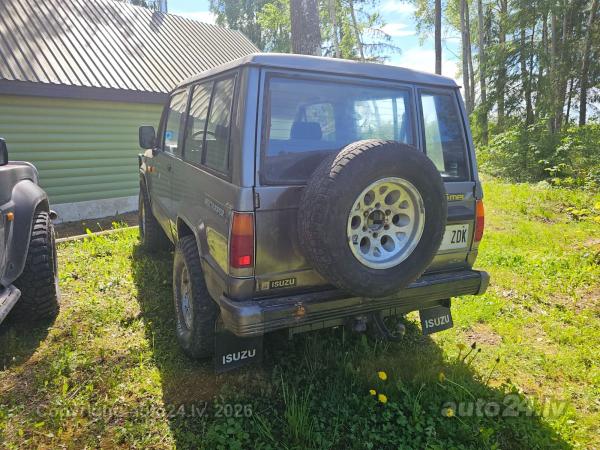 Pelēks Isuzu Trooper 1990 Tallina, ar dzinēja tilpumu 2.60 L un nobraukumu 0 tūkst. km par 2300 €, foto 4 vietnē AUTOMOTO.COM.LV