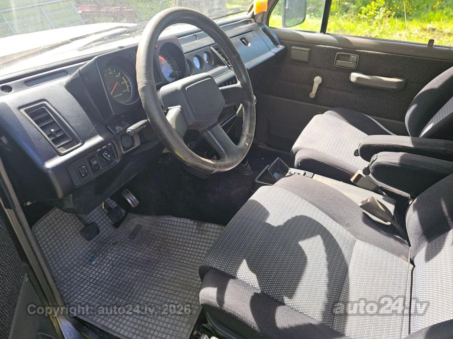Pelēks Isuzu Trooper 1990 Tallina, ar dzinēja tilpumu 2.60 L un nobraukumu 0 tūkst. km par 2300 €, foto 6 vietnē AUTOMOTO.COM.LV