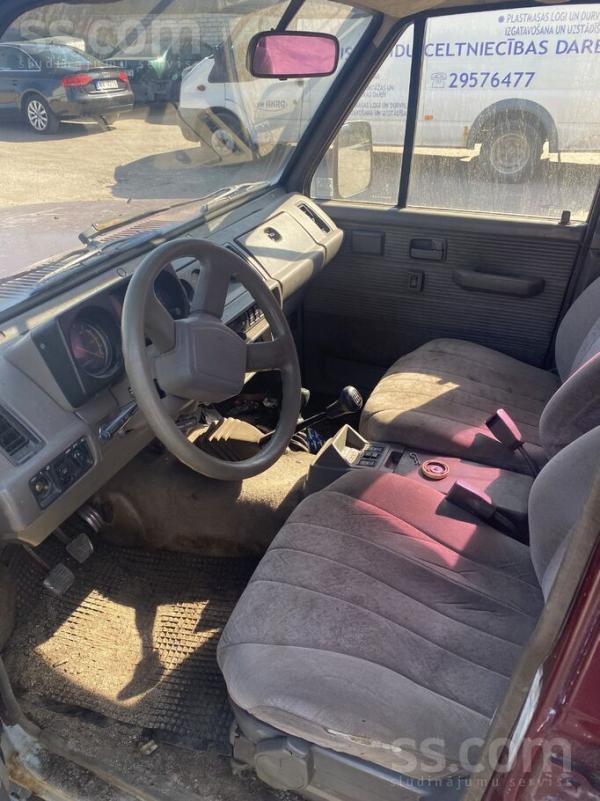 Red Isuzu Trooper 1989 in Riga, with an engine capacity of 2.80 L and mileage of 0 thousand km for 1200 €, photo 6 on AUTOMOTO.COM.LV