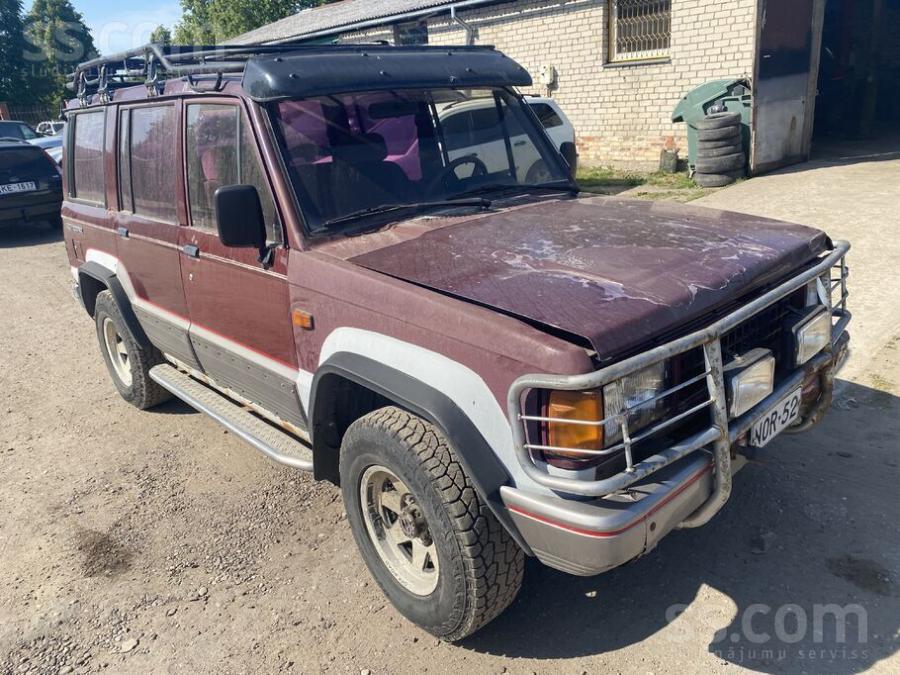 Sarkans Isuzu Trooper 1989 Rīga, ar dzinēja tilpumu 2.80 L un nobraukumu 0 tūkst. km par 950 €, foto 1 vietnē AUTOMOTO.COM.LV