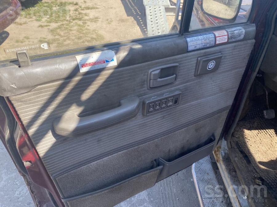 Sarkans Isuzu Trooper 1989 Rīga, ar dzinēja tilpumu 2.80 L un nobraukumu 0 tūkst. km par 950 €, foto 9 vietnē AUTOMOTO.COM.LV