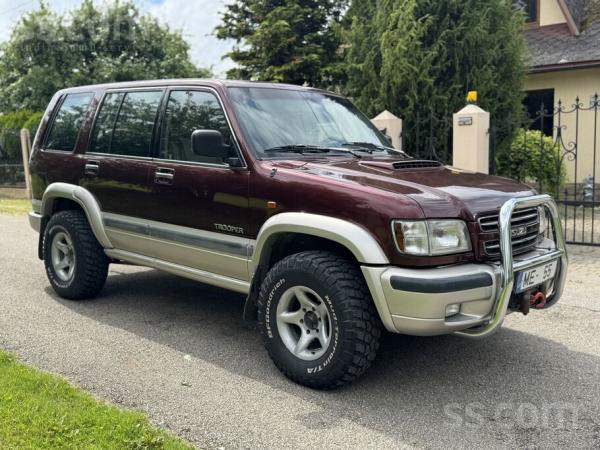 Red Isuzu Trooper 2001 in Riga, with an engine capacity of 3.00 L and mileage of 0 thousand km for 4950 €, photo 1 on AUTOMOTO.COM.LV