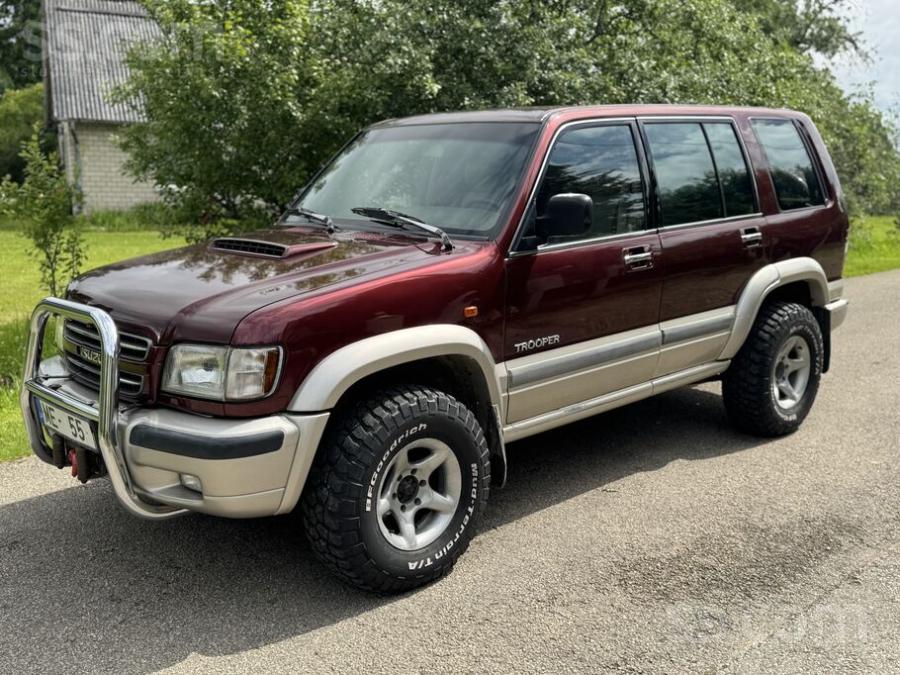 Red Isuzu Trooper 2001 in Riga, with an engine capacity of 3.00 L and mileage of 0 thousand km for 4950 €, photo 3 on AUTOMOTO.COM.LV