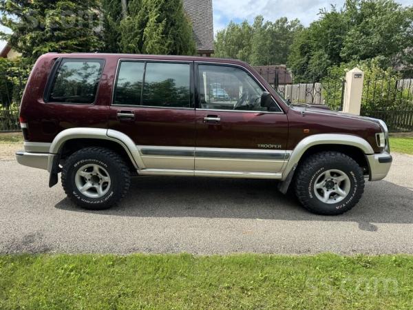 Red Isuzu Trooper 2001 in Riga, with an engine capacity of 3.00 L and mileage of 0 thousand km for 4950 €, photo 7 on AUTOMOTO.COM.LV