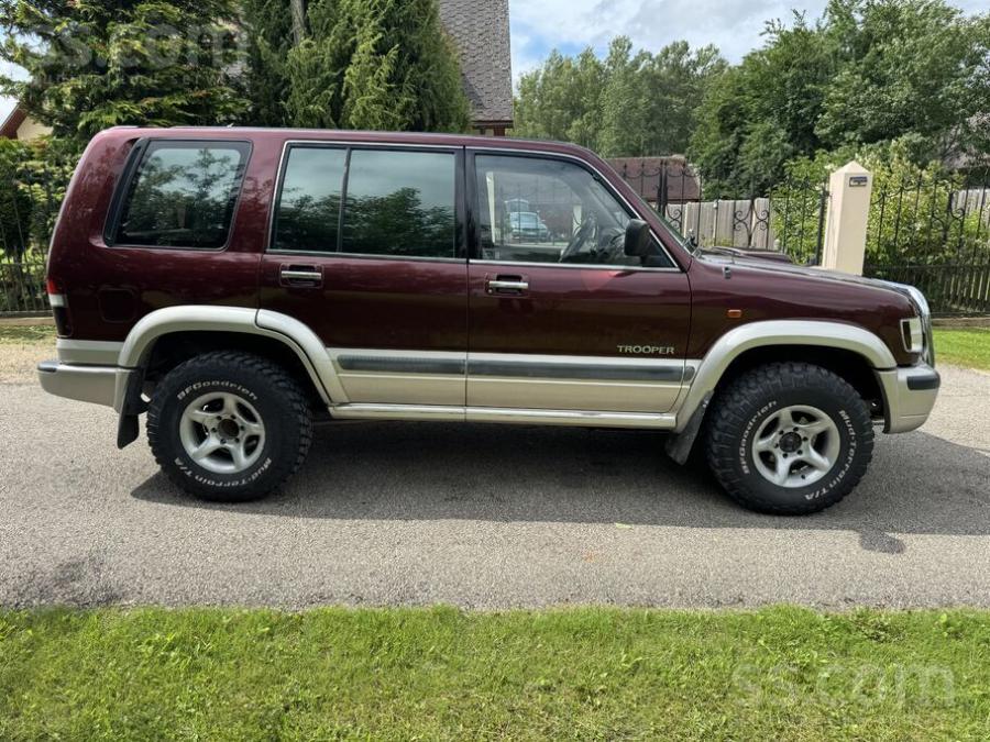 Red Isuzu Trooper 2001 in Riga, with an engine capacity of 3.00 L and mileage of 0 thousand km for 4950 €, photo 8 on AUTOMOTO.COM.LV