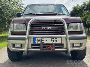 Red Isuzu Trooper 2001 in Riga, with an engine capacity of 3.00 L and mileage of 0 thousand km for 4950 €, photo 9 on AUTOMOTO.COM.LV