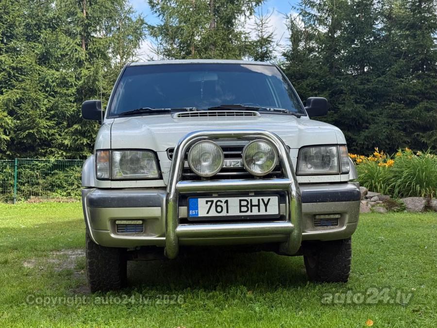White Isuzu Trooper 2001 in Voru, with an engine capacity of 3.00 L and mileage of 144 thousand km for 2500 €, photo 1 on AUTOMOTO.COM.LV