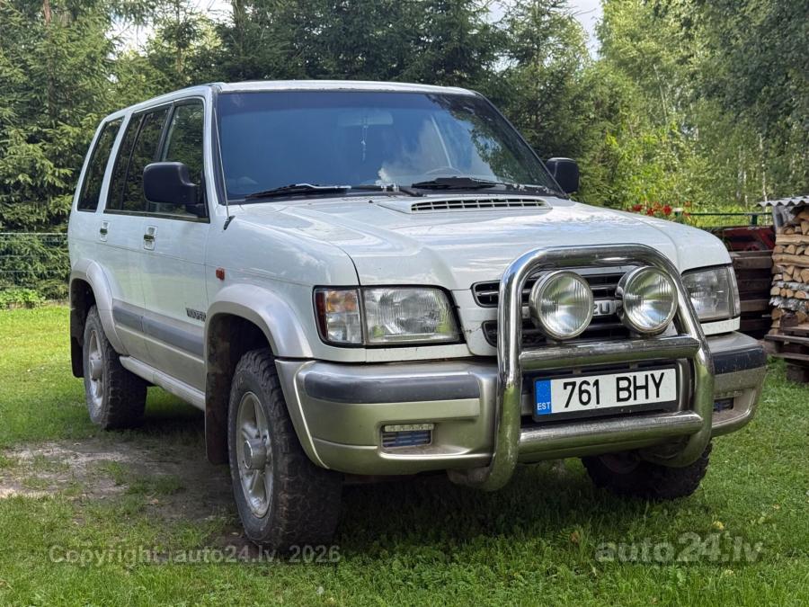White Isuzu Trooper 2001 in Voru, with an engine capacity of 3.00 L and mileage of 144 thousand km for 2500 €, photo 3 on AUTOMOTO.COM.LV