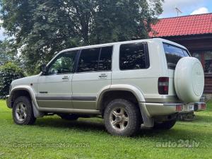 White Isuzu Trooper 2001 in Voru, with an engine capacity of 3.00 L and mileage of 144 thousand km for 2500 €, photo 4 on AUTOMOTO.COM.LV