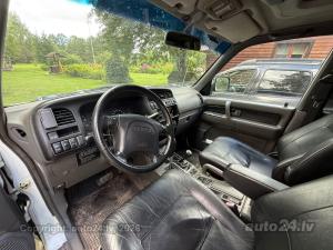 White Isuzu Trooper 2001 in Voru, with an engine capacity of 3.00 L and mileage of 144 thousand km for 2500 €, photo 6 on AUTOMOTO.COM.LV