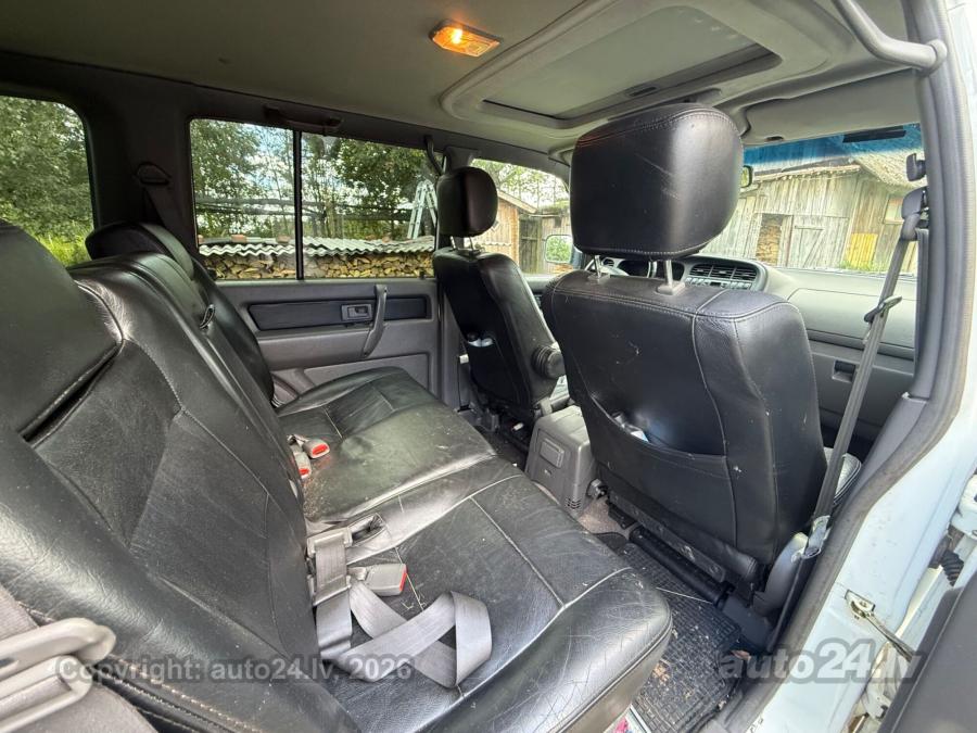 White Isuzu Trooper 2001 in Voru, with an engine capacity of 3.00 L and mileage of 144 thousand km for 2500 €, photo 7 on AUTOMOTO.COM.LV