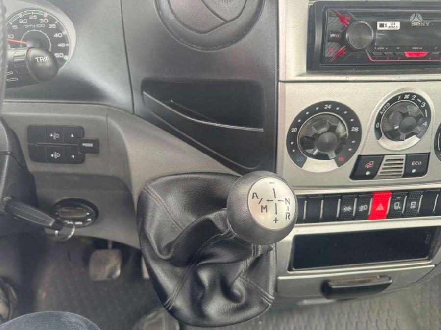 Zils Iveco Daily 2010 Tauragė, ar dzinēja tilpumu 3.00 L un nobraukumu 153 tūkst. km par 4700 €, foto 13 vietnē AUTOMOTO.COM.LV