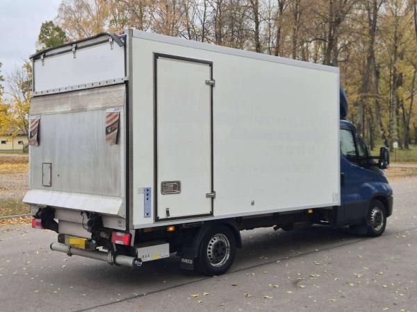Zils Iveco Daily 2016 Tauragė, ar dzinēja tilpumu 3.00 L un nobraukumu 320 tūkst. km par 9800 €, foto 6 vietnē AUTOMOTO.COM.LV