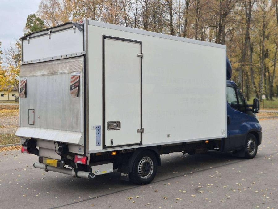Blue Iveco Daily 2016 in Taurage, with an engine capacity of 3.00 L and mileage of 320 thousand km for 9800 €, photo 6 on AUTOMOTO.COM.LV