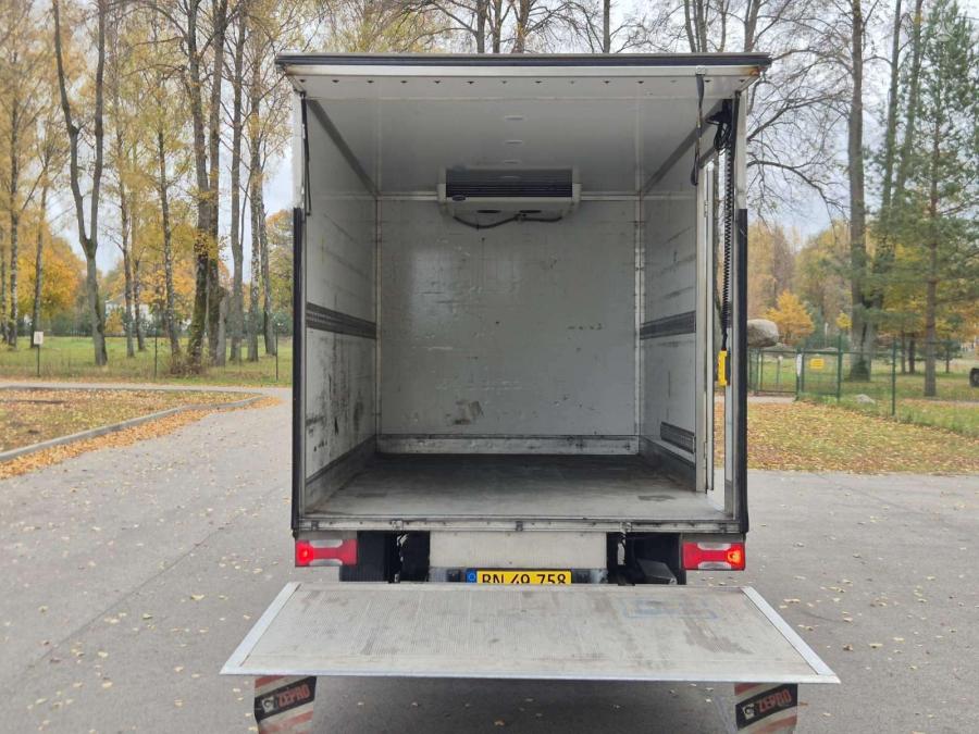 Blue Iveco Daily 2016 in Taurage, with an engine capacity of 3.00 L and mileage of 320 thousand km for 9800 €, photo 8 on AUTOMOTO.COM.LV
