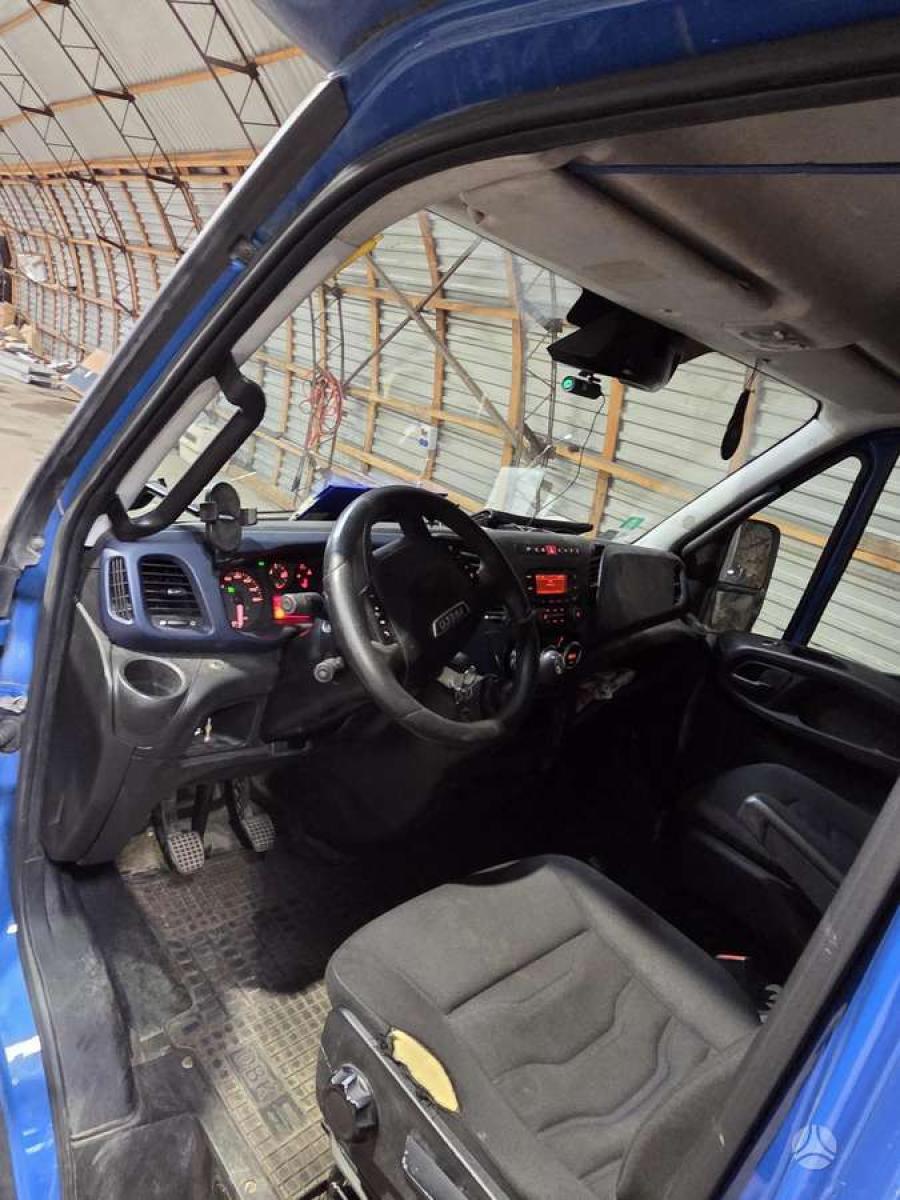Zils Iveco Daily 2018 Kauņa, ar dzinēja tilpumu 3.00 L un nobraukumu 540 tūkst. km par 12900 €, foto 7 vietnē AUTOMOTO.COM.LV