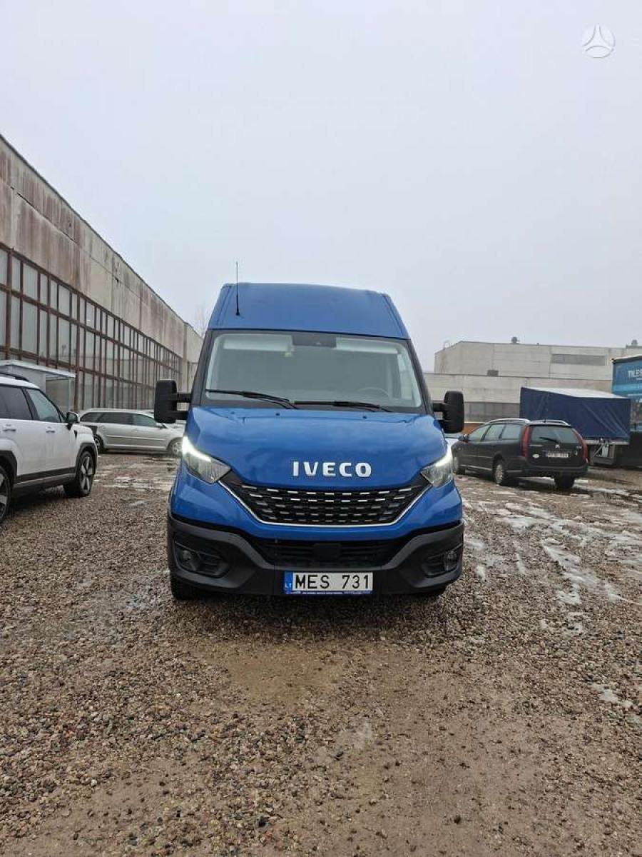 Blue Iveco Daily 2022 in Alytus, with an engine capacity of 3.00 L and mileage of 132 thousand km for 17200 €, photo 3 on AUTOMOTO.COM.LV