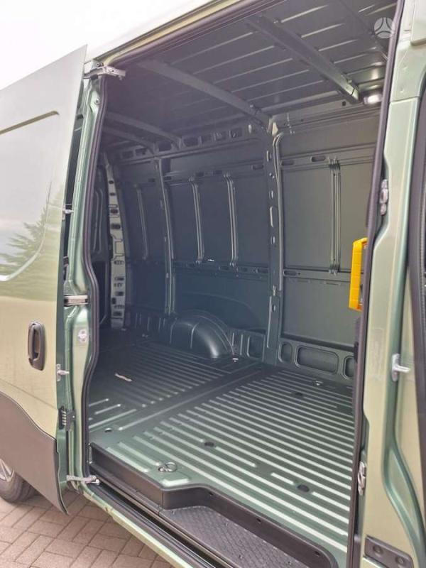 Green Iveco Daily 2026 in Vilnius, with an engine capacity of 3.00 L and mileage of 0 thousand km for 47795 €, photo 7 on AUTOMOTO.COM.LV