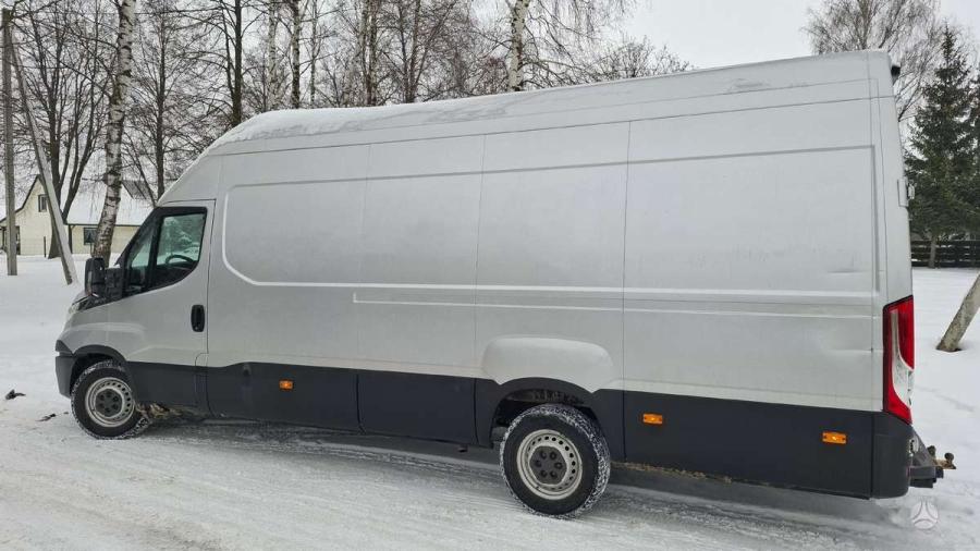 Grey Iveco Daily 2015 in Vilkaviskis, with an engine capacity of 3.00 L and mileage of 346 thousand km for 8999 €, photo 7 on AUTOMOTO.COM.LV