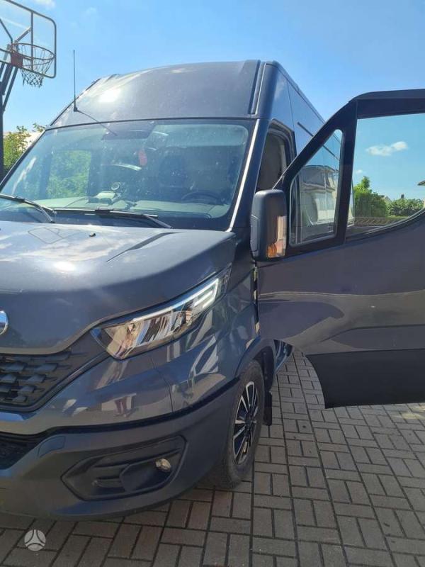 Pelēks Iveco Daily 2021 Kauņa, ar dzinēja tilpumu 0.00 L un nobraukumu 110 tūkst. km par 25000 €, foto 1 vietnē AUTOMOTO.COM.LV