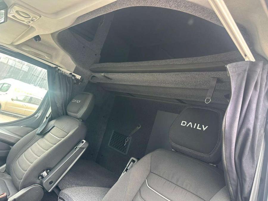 Grey Iveco Daily 2023 in Vilnius, with an engine capacity of 3.00 L and mileage of 451 thousand km for 30000 €, photo 8 on AUTOMOTO.COM.LV