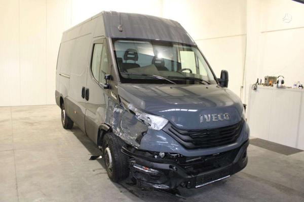 Pelēks Iveco Daily 2024 Kuršėnai, ar dzinēja tilpumu 2.29 L un nobraukumu 28 tūkst. km par 19400 €, foto 1 vietnē AUTOMOTO.COM.LV