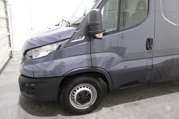 Pelēks Iveco Daily 2024 Kuršėnai, ar dzinēja tilpumu 2.29 L un nobraukumu 28 tūkst. km par 19400 €, foto 10 vietnē AUTOMOTO.COM.LV