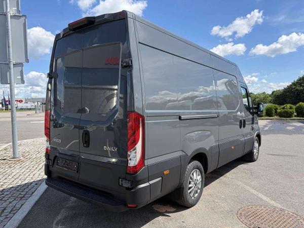 Pelēks Iveco Daily 2026 Kauņa, ar dzinēja tilpumu 2.29 L un nobraukumu 45 tūkst. km par 34473 €, foto 3 vietnē AUTOMOTO.COM.LV