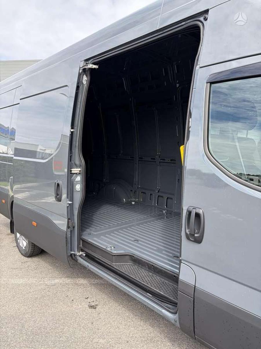 Grey Iveco Daily 2026 in Kaunas, with an engine capacity of 3.00 L and mileage of 0 thousand km for 44044 €, photo 24 on AUTOMOTO.COM.LV
