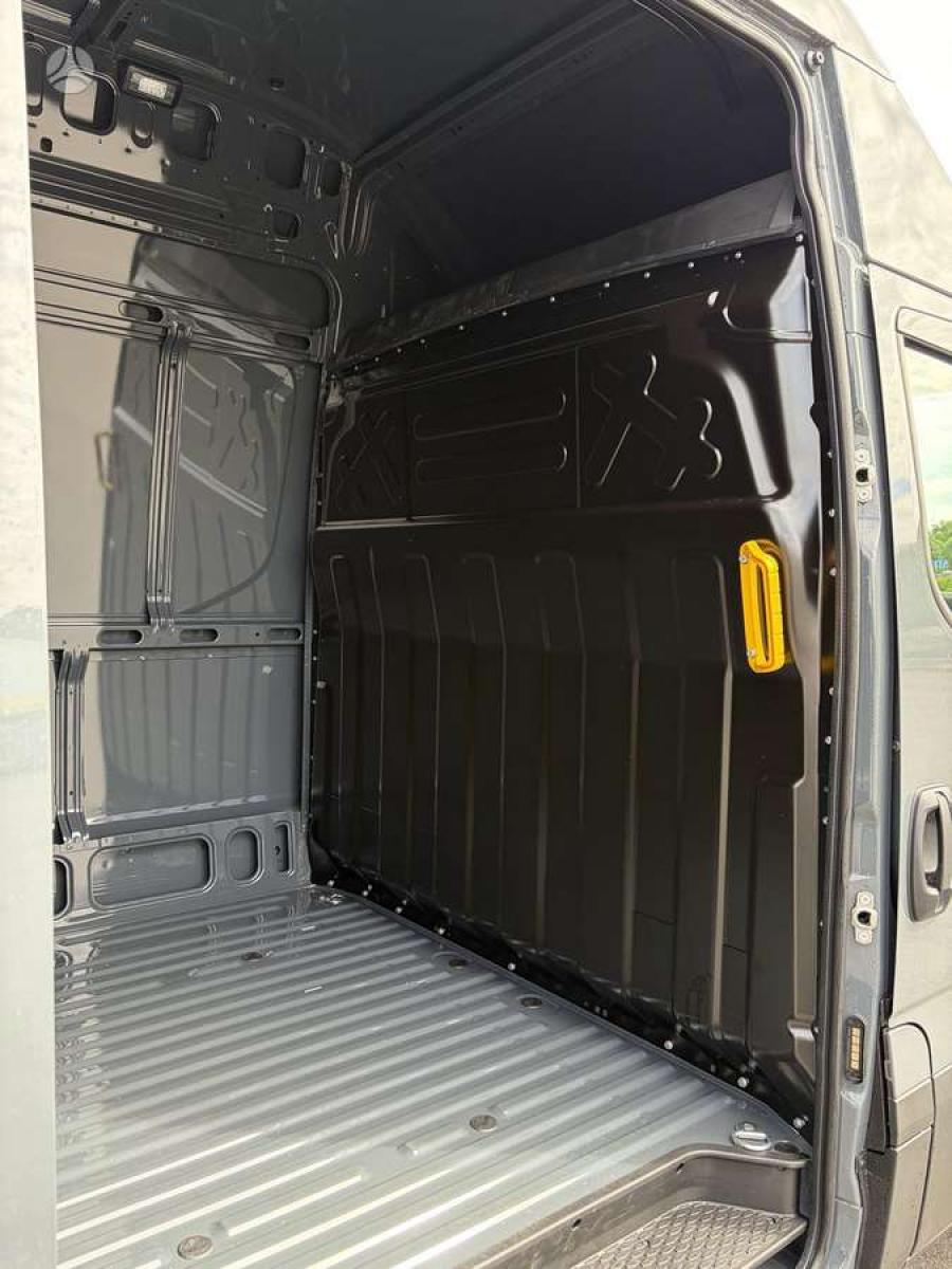Grey Iveco Daily 2026 in Kaunas, with an engine capacity of 3.00 L and mileage of 0 thousand km for 44044 €, photo 25 on AUTOMOTO.COM.LV
