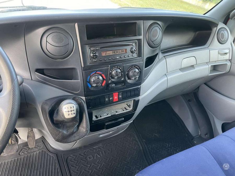 Sarkans Iveco Daily 2010 Tauragė, ar dzinēja tilpumu 3.00 L un nobraukumu 210 tūkst. km par 6500 €, foto 15 vietnē AUTOMOTO.COM.LV