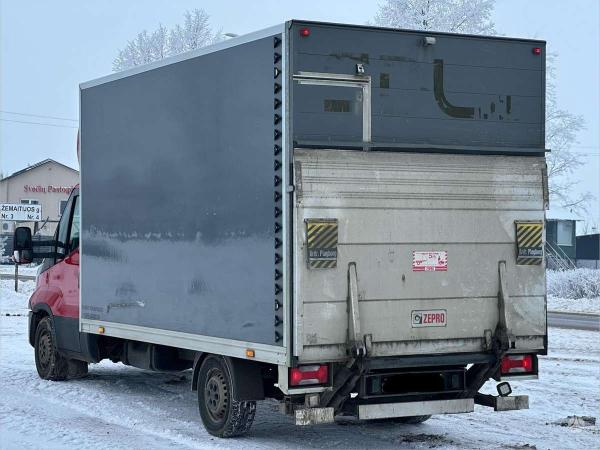 Красный Ивеко Дейли 2017 в Таураге, объемом двигателя 2.30 л и пробегом 310 тыс. км за 8000 €, фото 2 на AUTOMOTO.COM.LV