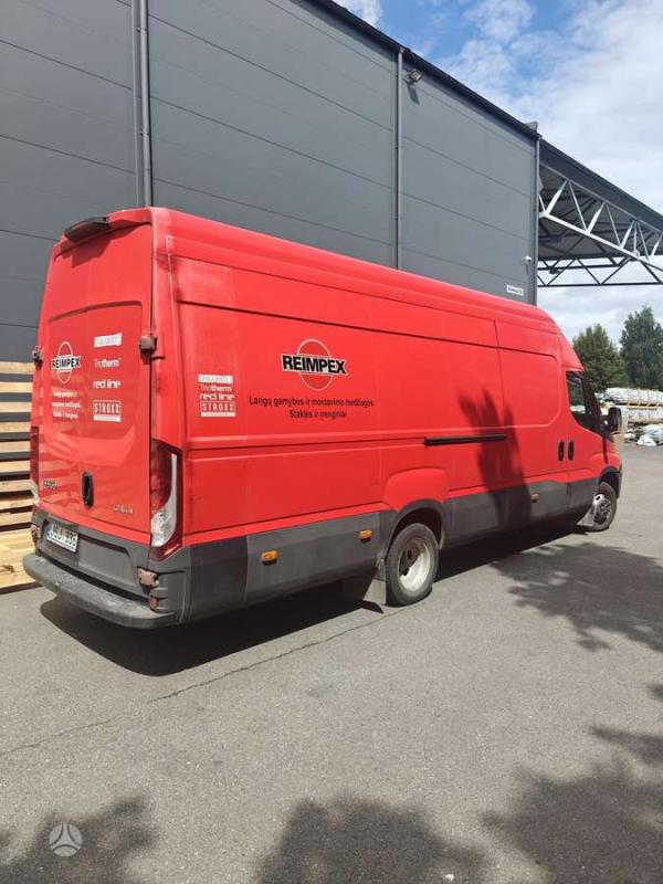 Sarkans Iveco Daily 2017 Kauņa, ar dzinēja tilpumu 3.00 L un nobraukumu 585 tūkst. km par 6100 €, foto 3 vietnē AUTOMOTO.COM.LV