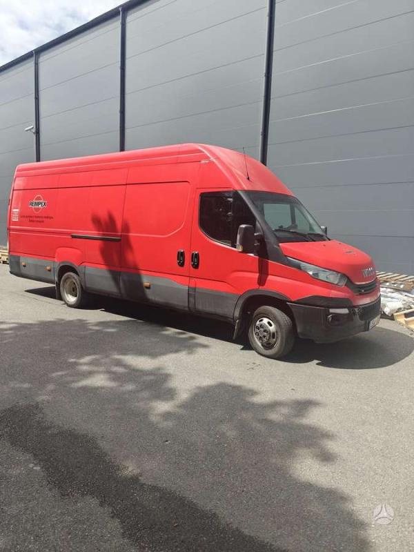 Sarkans Iveco Daily 2017 Kauņa, ar dzinēja tilpumu 3.00 L un nobraukumu 585 tūkst. km par 6100 €, foto 5 vietnē AUTOMOTO.COM.LV