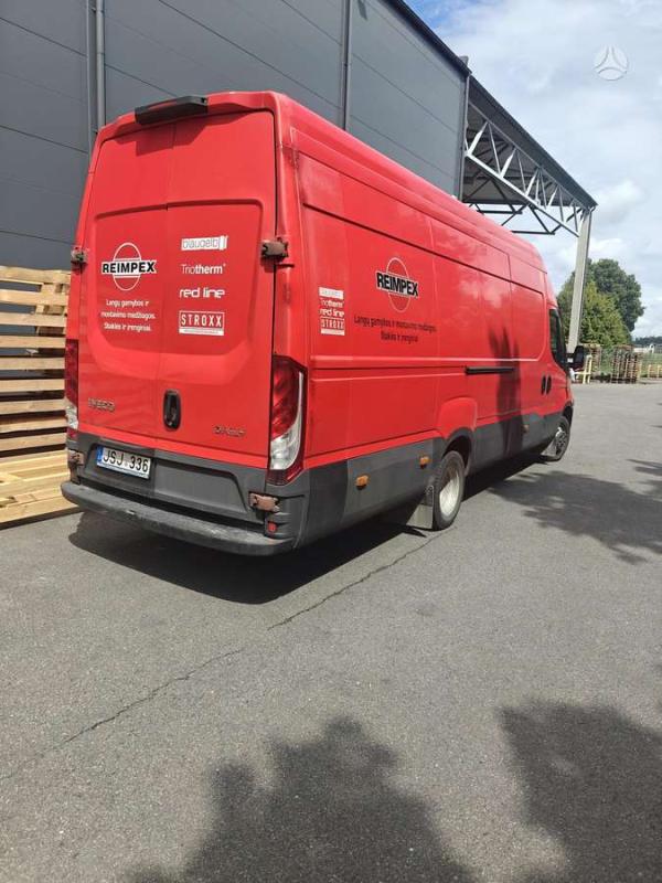 Sarkans Iveco Daily 2017 Kauņa, ar dzinēja tilpumu 3.00 L un nobraukumu 585 tūkst. km par 6100 €, foto 6 vietnē AUTOMOTO.COM.LV