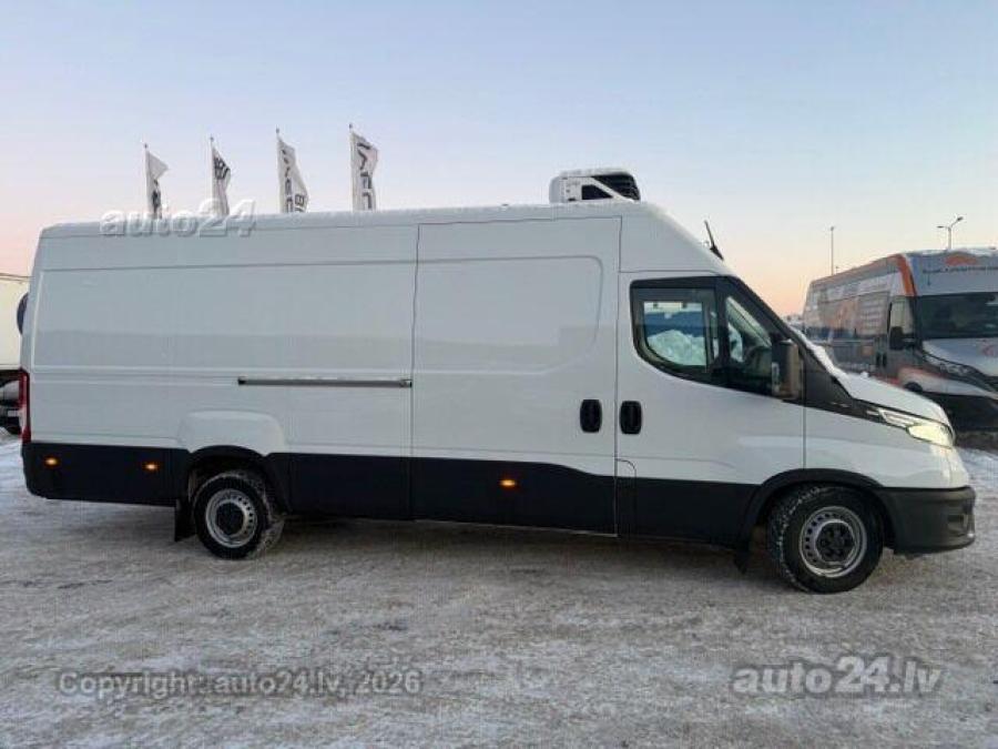 Balts Iveco Daily 2024 Tallina, ar dzinēja tilpumu 3.00 L un nobraukumu 184 tūkst. km par 48980 €, foto 3 vietnē AUTOMOTO.COM.LV