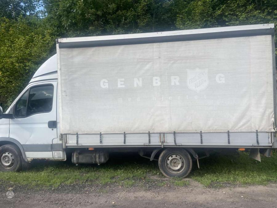 White Iveco Daily 2003 in Vilnius, with an engine capacity of 2.80 L and mileage of 325 thousand km for 1850 €, photo 5 on AUTOMOTO.COM.LV