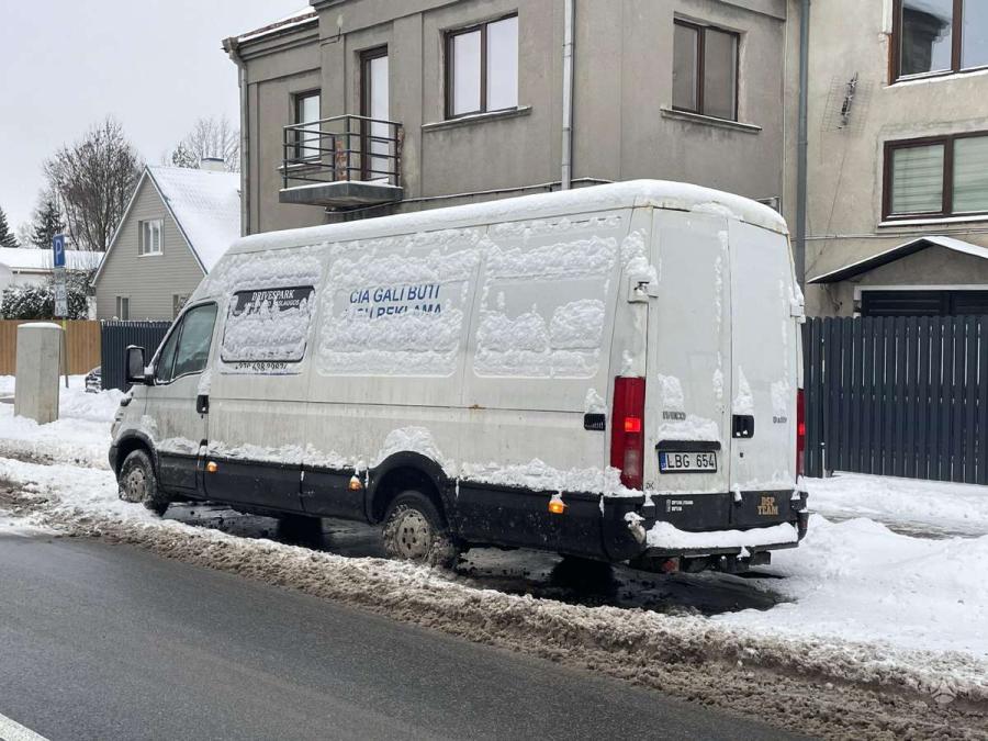 Balts Iveco Daily 2004 Panevēža, ar dzinēja tilpumu 2.80 L un nobraukumu 317 tūkst. km par 1500 €, foto 3 vietnē AUTOMOTO.COM.LV