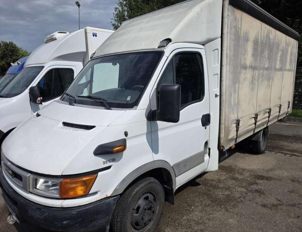 White Iveco Daily 2004 in Marijampole, with an engine capacity of 2.80 L and mileage of 170 thousand km for 4598 €, photo 1 on AUTOMOTO.COM.LV