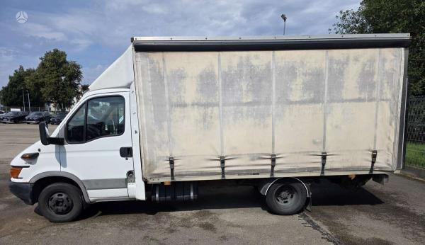 White Iveco Daily 2004 in Marijampole, with an engine capacity of 2.80 L and mileage of 170 thousand km for 4598 €, photo 2 on AUTOMOTO.COM.LV