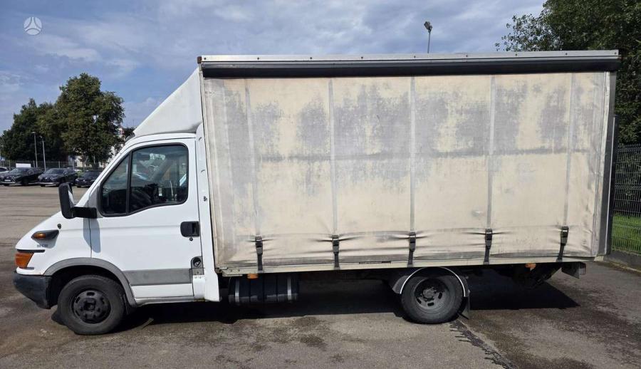 White Iveco Daily 2004 in Marijampole, with an engine capacity of 2.80 L and mileage of 170 thousand km for 4598 €, photo 3 on AUTOMOTO.COM.LV