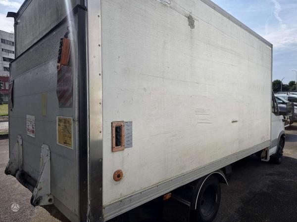 White Iveco Daily 2004 in Marijampole, with an engine capacity of 2.80 L and mileage of 170 thousand km for 4598 €, photo 4 on AUTOMOTO.COM.LV