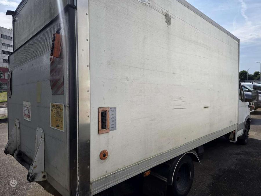 White Iveco Daily 2004 in Marijampole, with an engine capacity of 2.80 L and mileage of 170 thousand km for 4598 €, photo 5 on AUTOMOTO.COM.LV