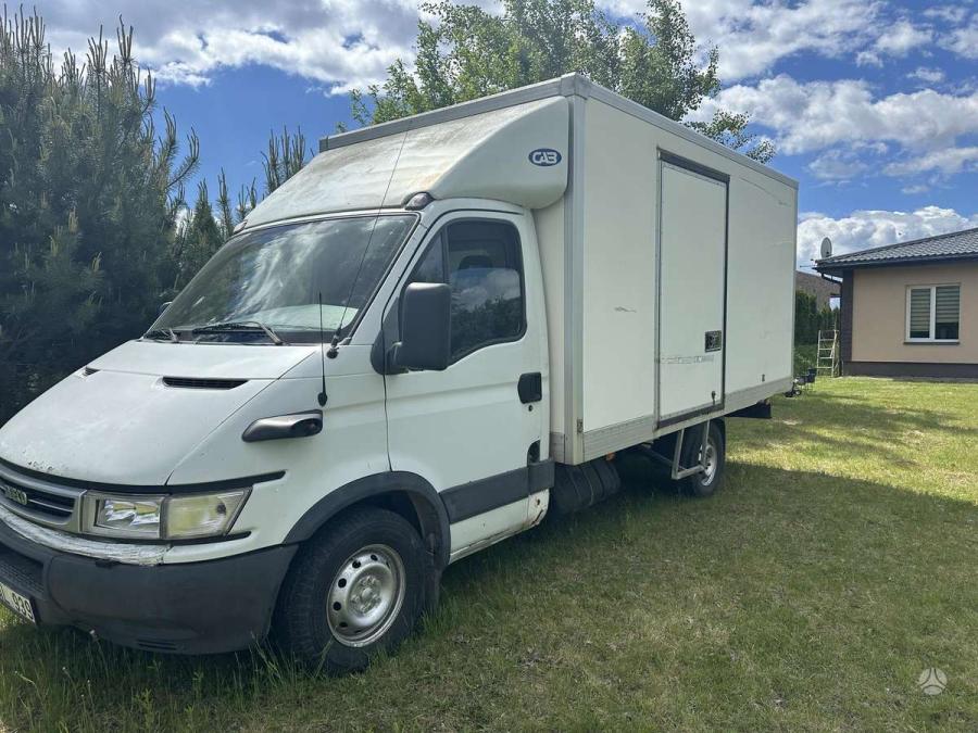 Balts Iveco Daily 2004 Viļņa, ar dzinēja tilpumu 3.00 L un nobraukumu 379 tūkst. km par 3500 €, foto 1 vietnē AUTOMOTO.COM.LV