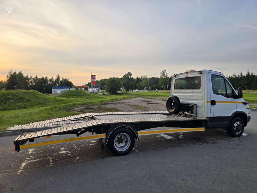 Balts Iveco Daily 2005 Radviliškis, ar dzinēja tilpumu 2.80 L un nobraukumu 337 tūkst. km par 4750 €, foto 5 vietnē AUTOMOTO.COM.LV